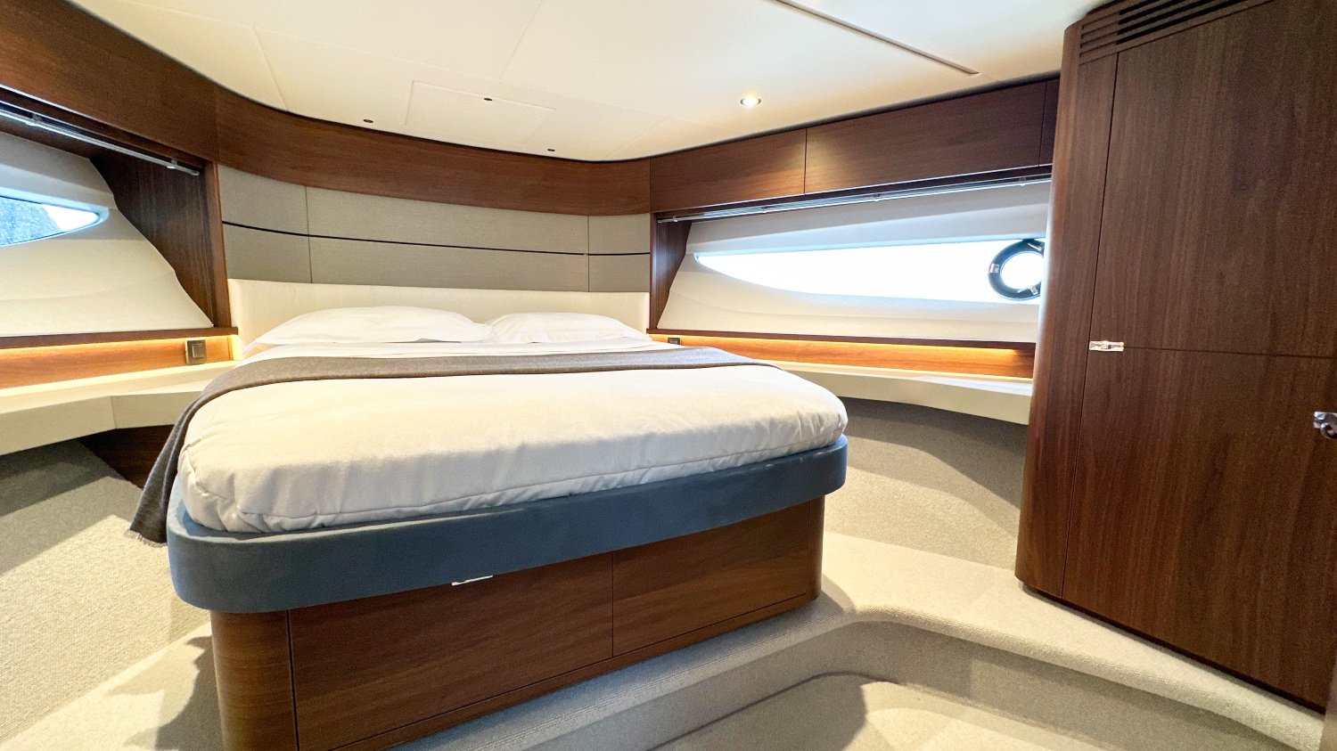 2022 Princess S62 | breezeYachting.swiss