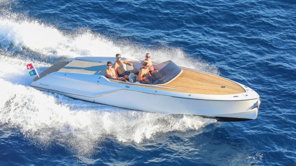 Frauscher 858 Fantom Vendido - Una venta histórica para nuestro equipo ...