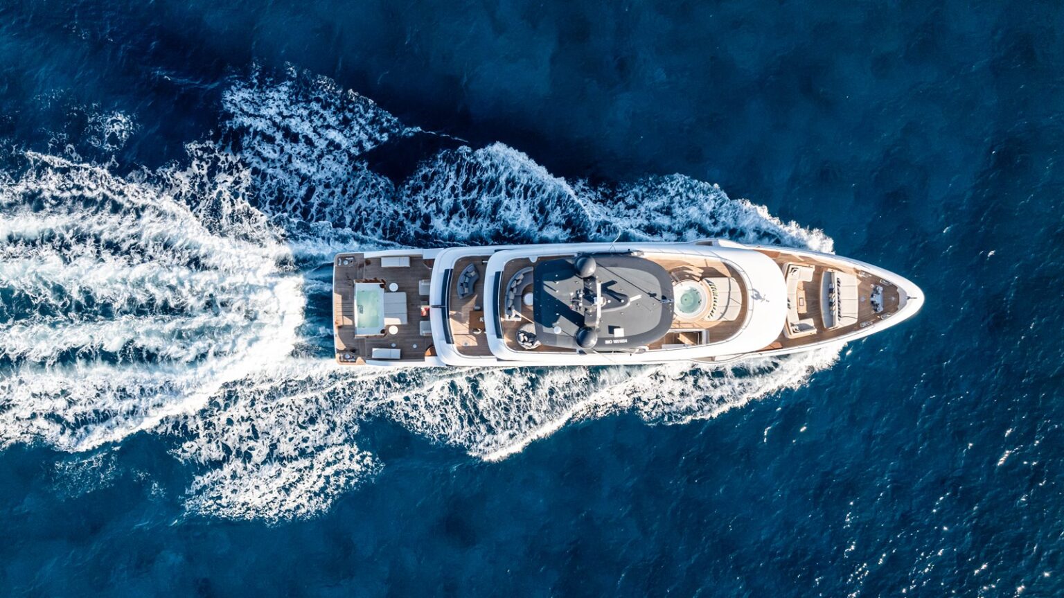 40.8 m Benetti Alquiler de yates | 10 Capacidad 10 invitados Yates para ...